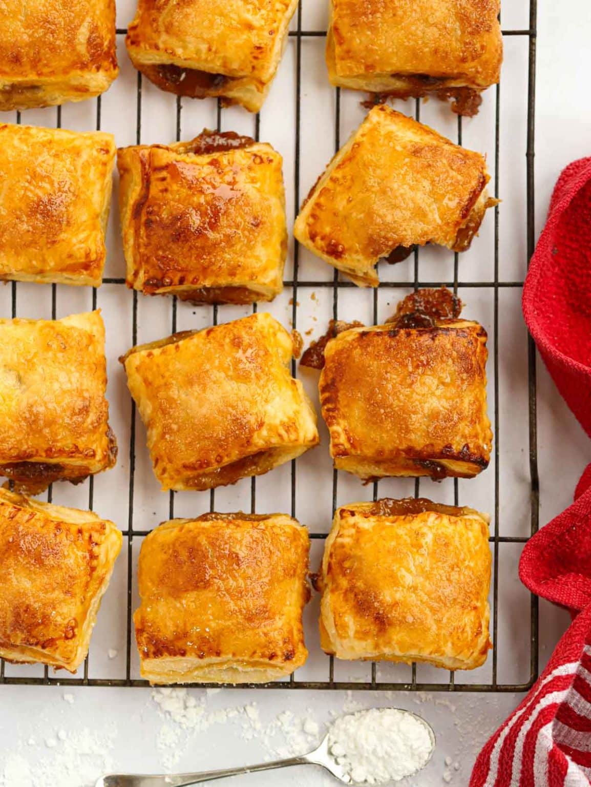 Puff Pastry Mince Pies Recipe - Just 4 Ingredients!