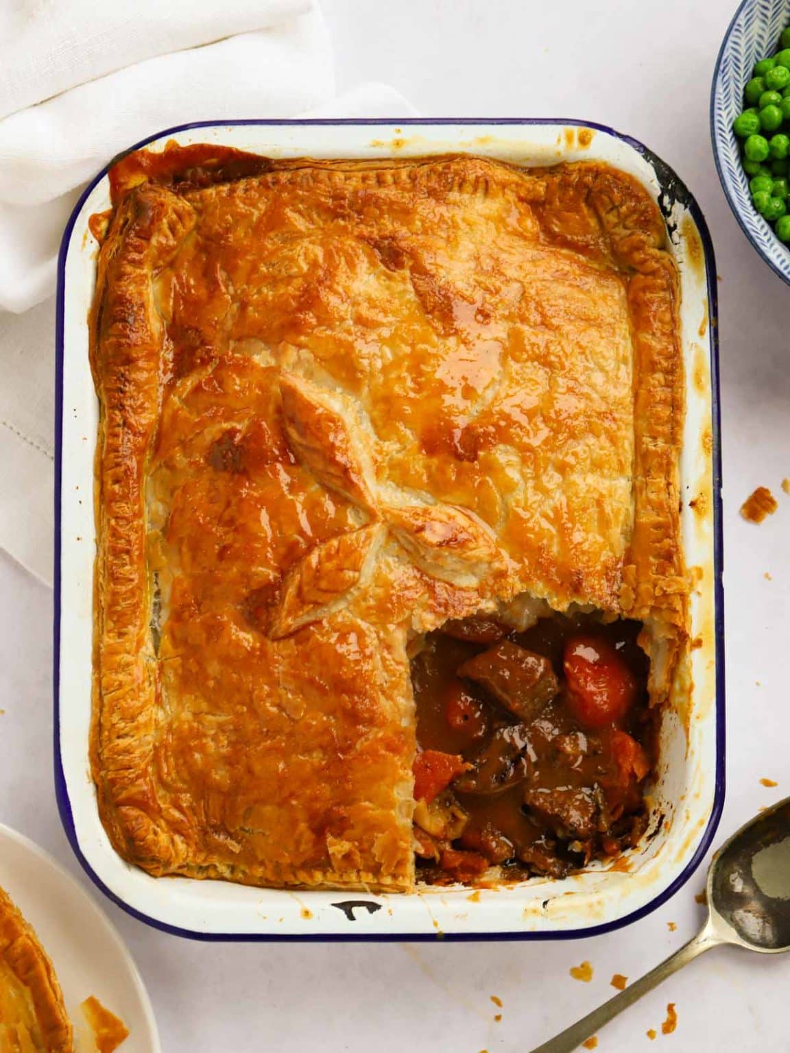 Steak Pie - Really Easy Recipe with Puff Pastry and Rich Gravy