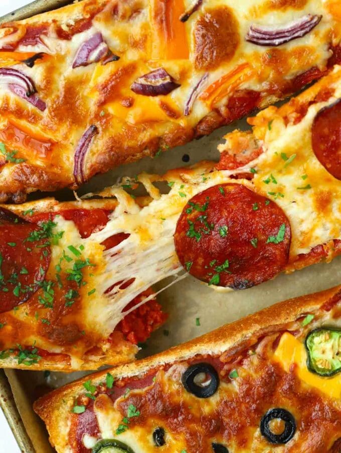French Bread Pizza {Easy Recipe!}