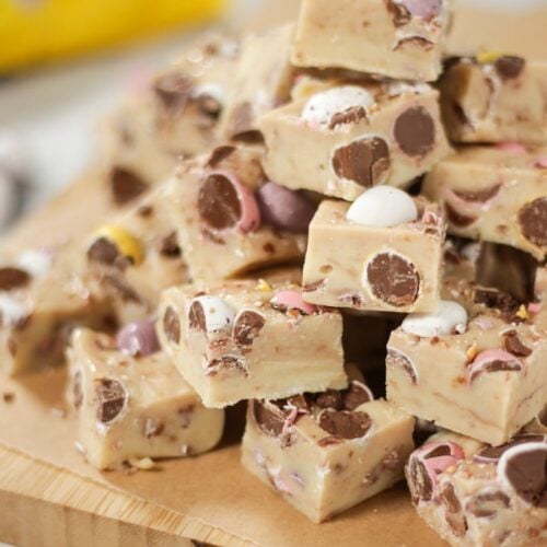 Mini Egg Fudge {Easy No Bake Recipe}