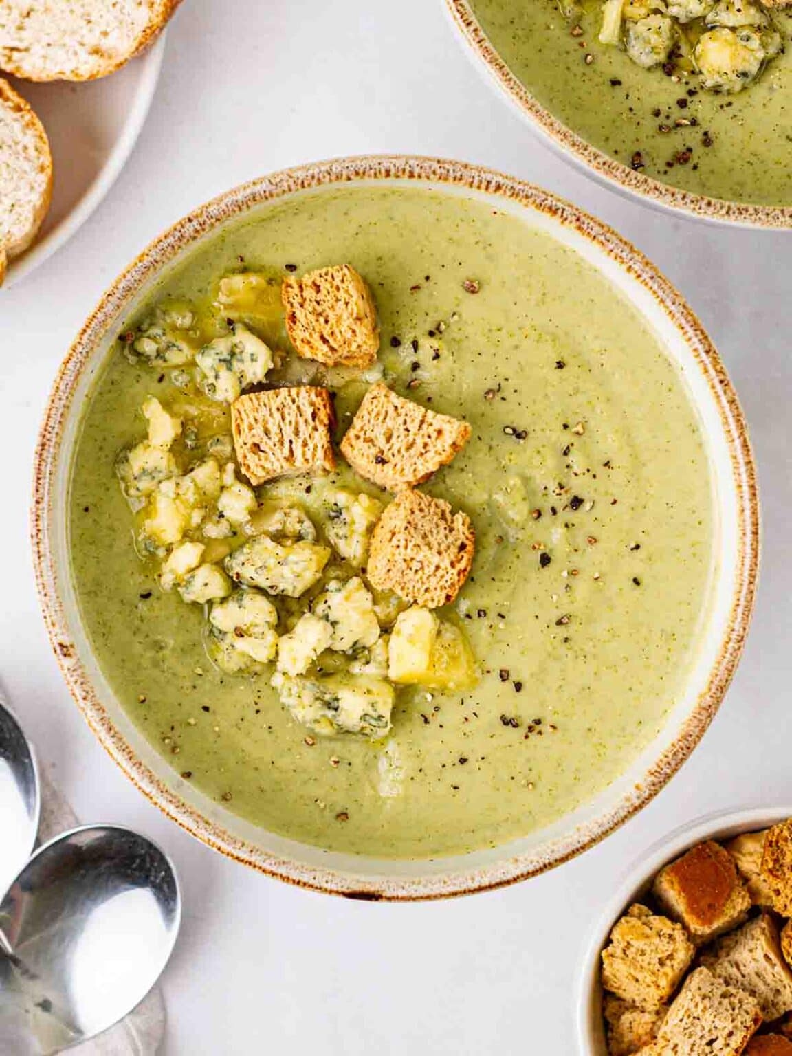 Broccoli and Stilton Soup {Quick & Easy Recipe}