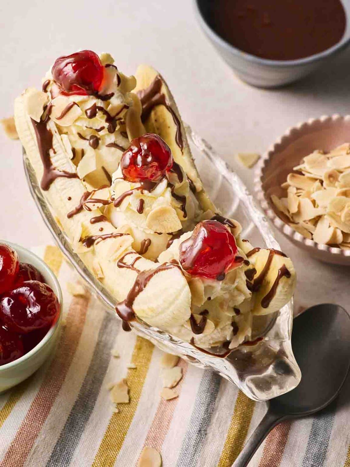 Banana Split {Easy Family Dessert!}