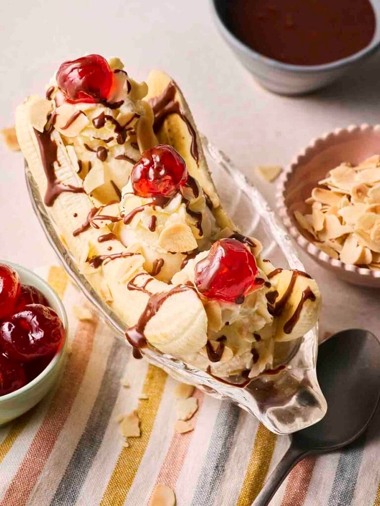 Banana Split {Easy Family Dessert!}