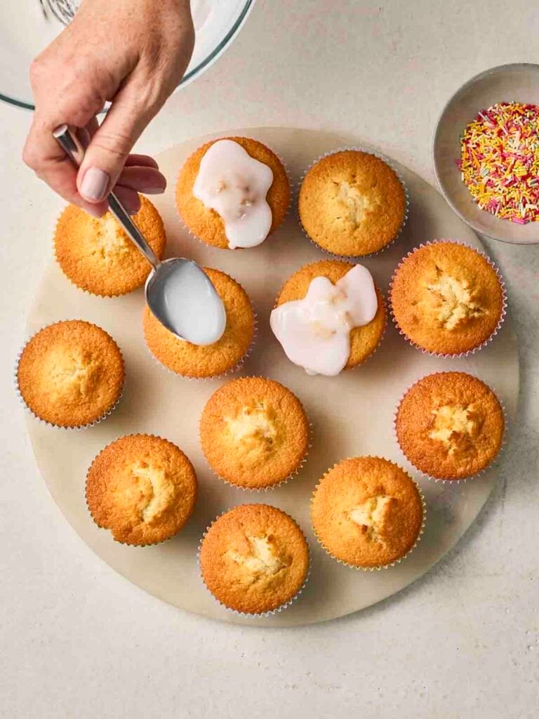 Fairy Cakes {Easy One Bowl Recipe}