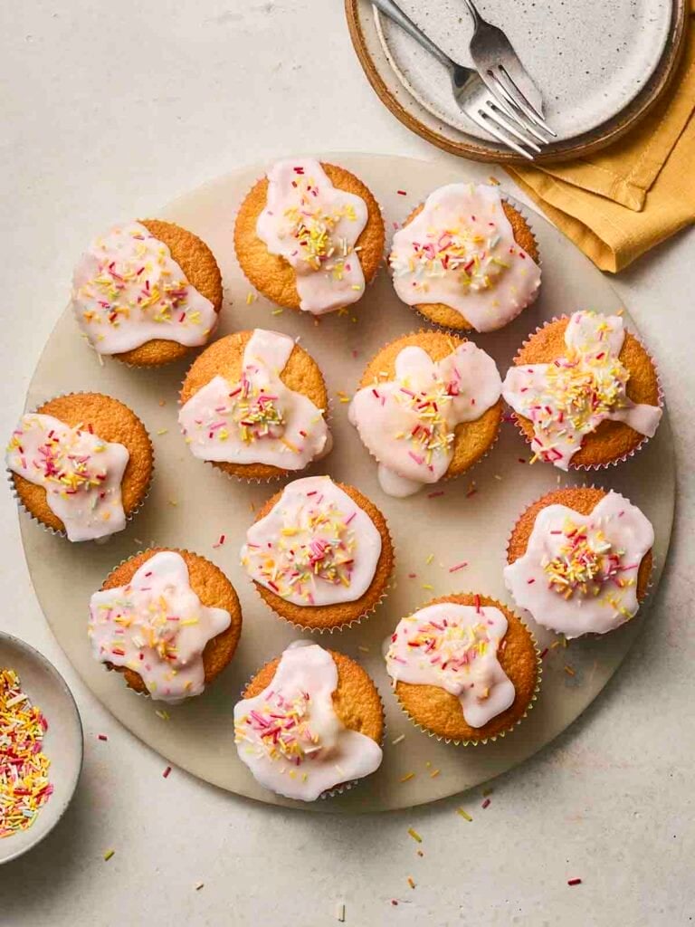 Fairy Cakes {Easy One Bowl Recipe}