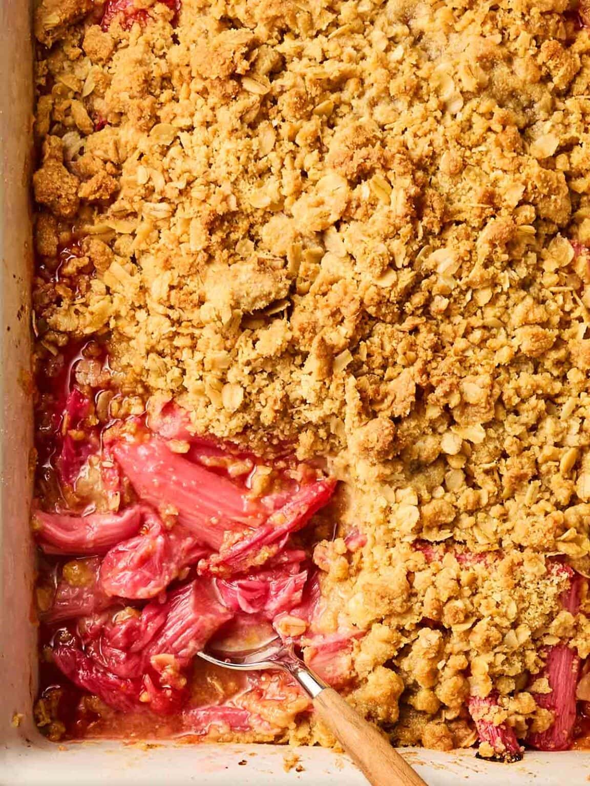 Rhubarb Crumble {Easy Recipe}
